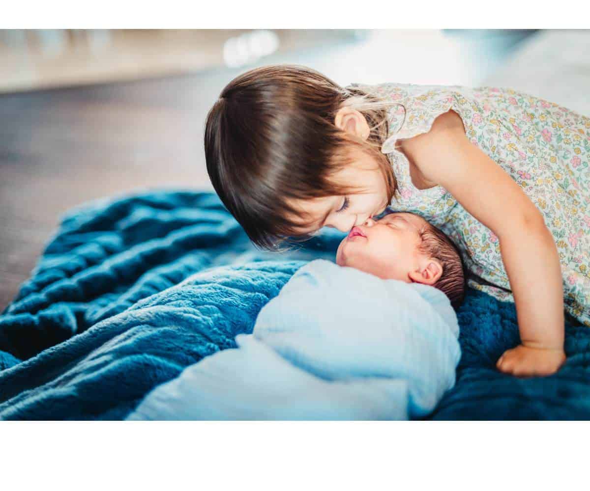 Helping children bond with a new baby (tips to adjust ...