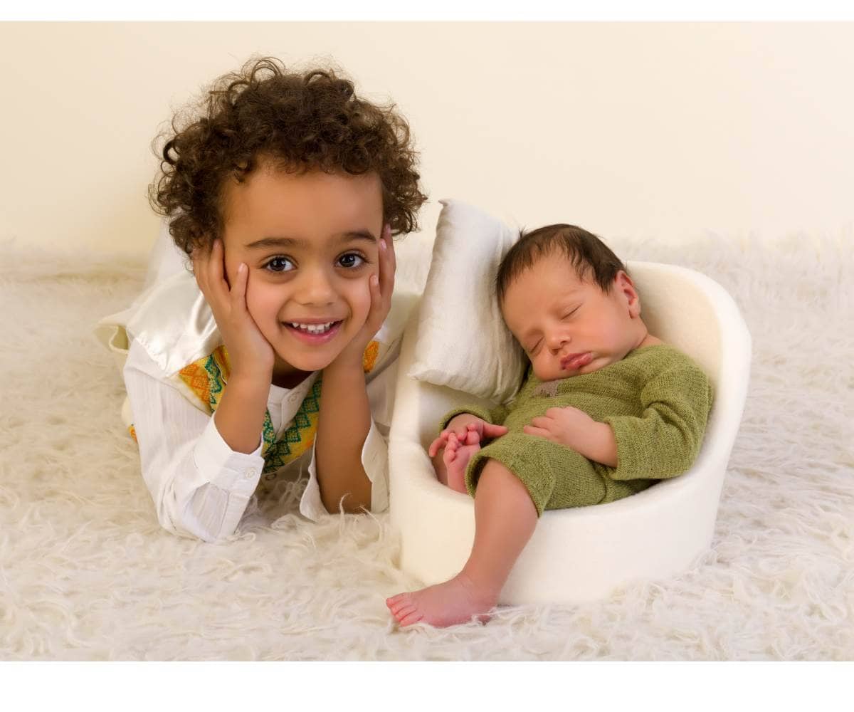 Helping children bond with a new baby (tips to adjust ...