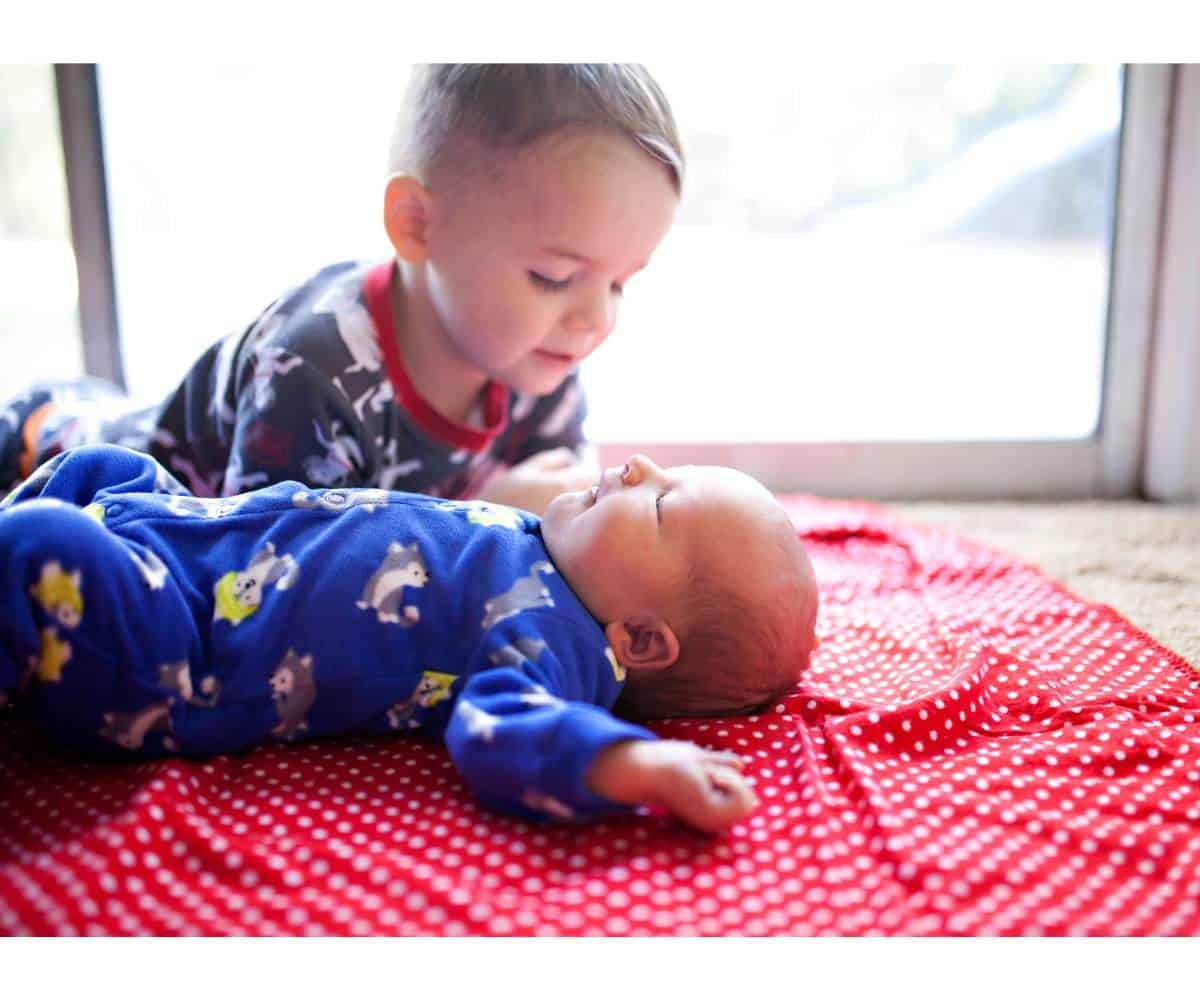 Helping children bond with a new baby (tips to adjust ...