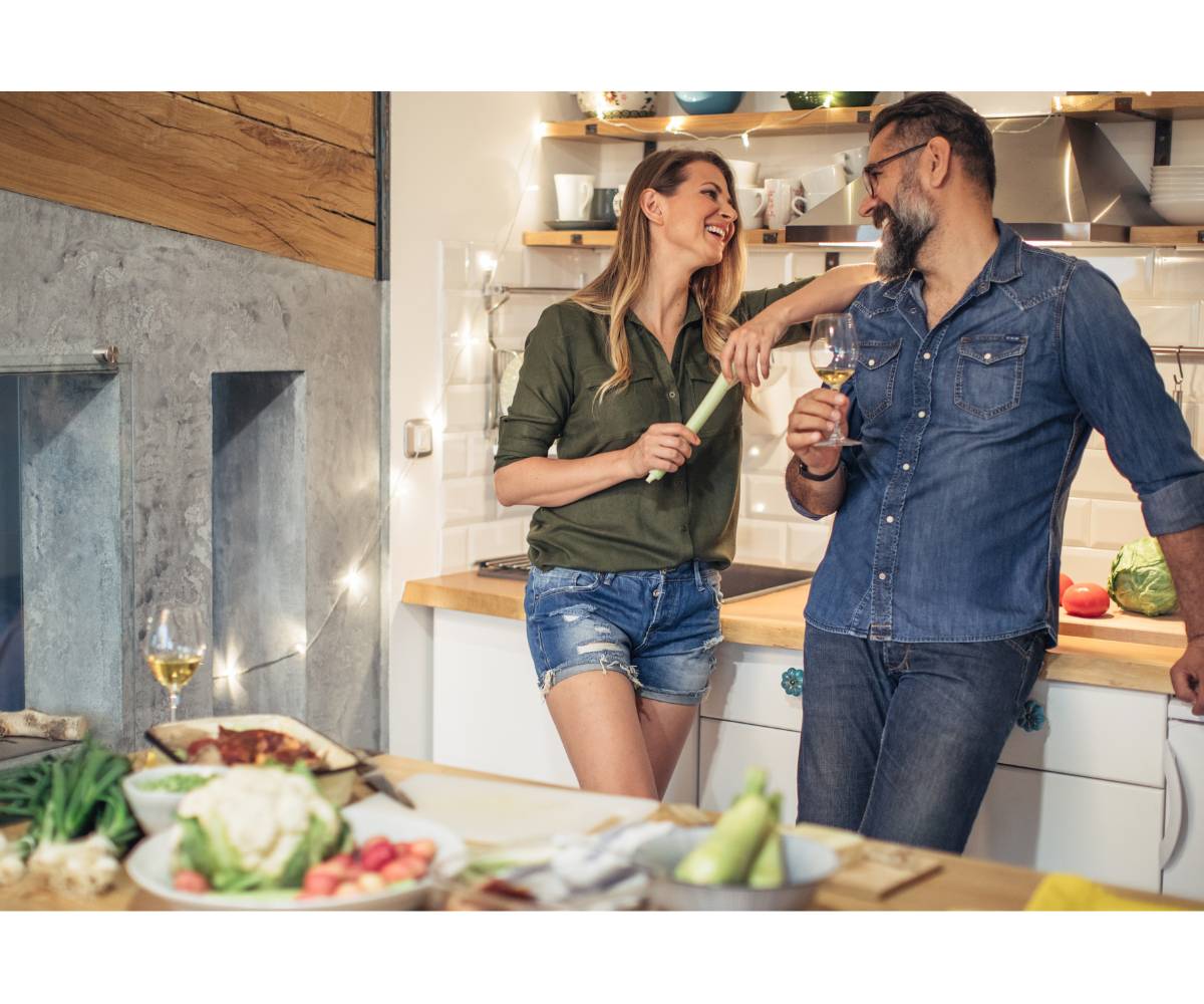 Should married couples have regular date nights? - flourishinghomemaker.com